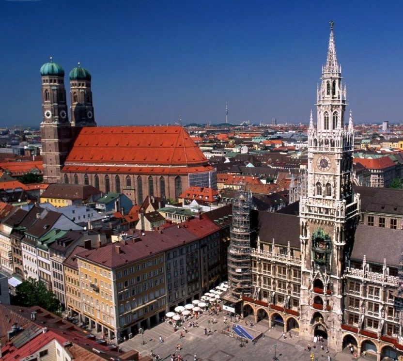 Neues Rathaus - The Munich Town Hall :: Business Trip Friend